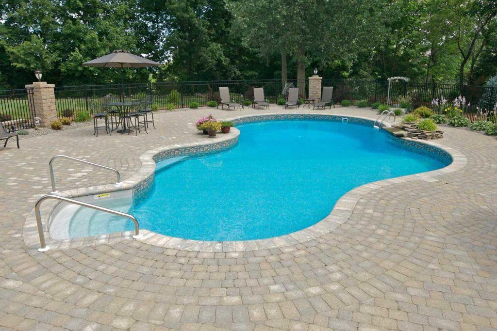 Mountain Lake Shaped Pool | MP Paradise Pools